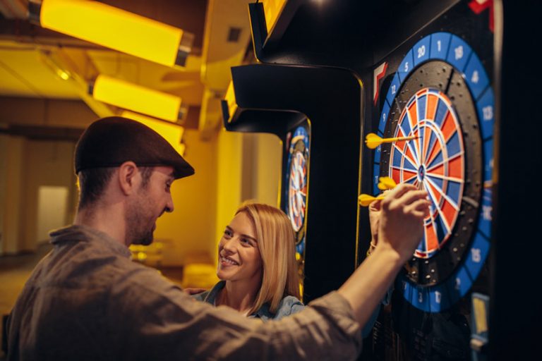 How to Throw Darts: The Only Complete Guide You Need to Know!